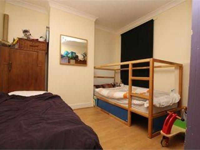 2 Bedrooms Flat for rent in Wetherden Street, London E17