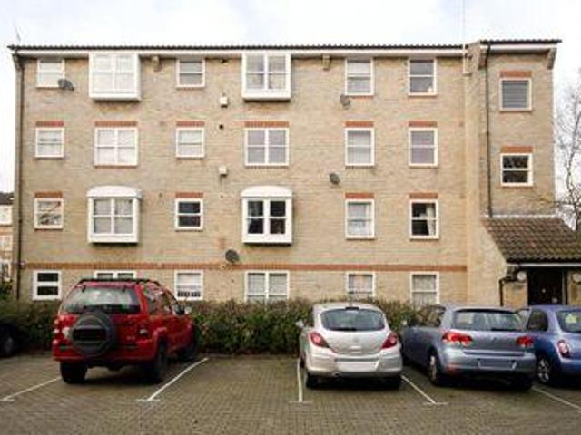 2 Bedrooms Flat for rent in Weavers Way, London NW1