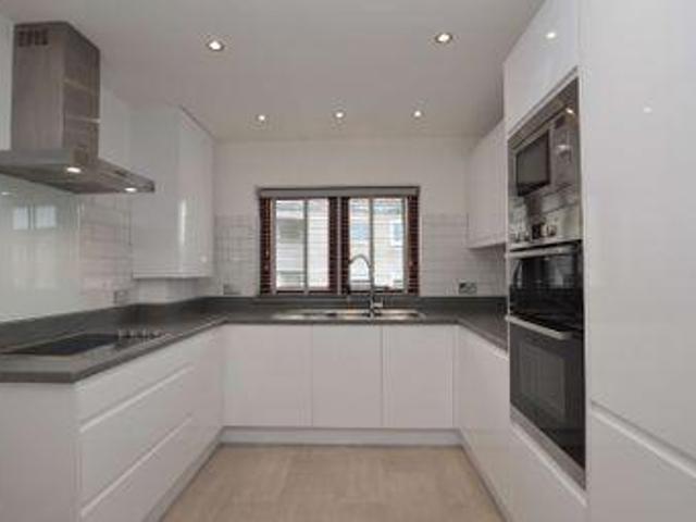 2 Bedrooms Flat for rent in Weavers Court, East Kilbride, South Lanarkshire G74