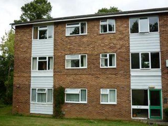 2 Bedrooms Flat for rent in Webster Avenue, Kenilworth, Warwickshire CV8