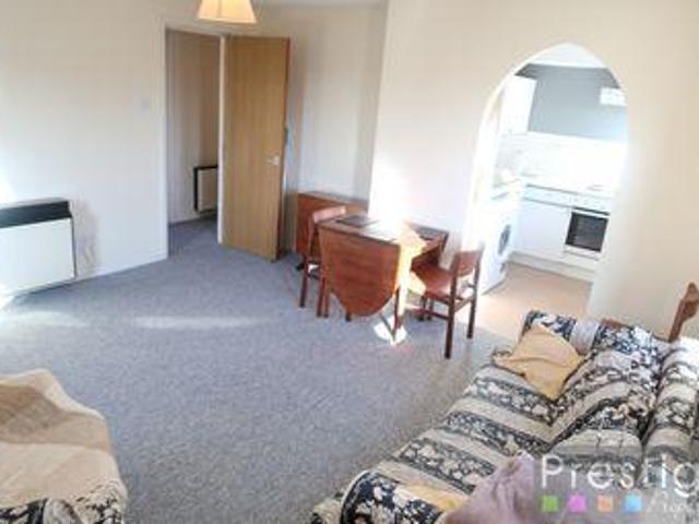 2 Bedrooms Flat for rent in Wedmore Gardens, London N19