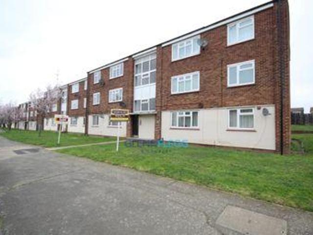 2 Bedrooms Flat for rent in Weekes Drive, Cippenham, Slough SL1