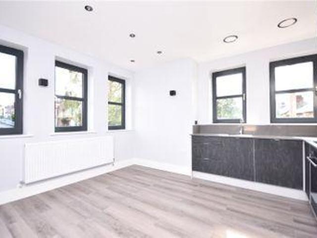 2 Bedrooms Flat for rent in Welbeck Road, Barnet EN4