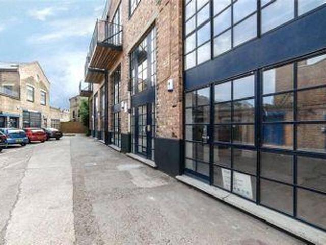 2 Bedrooms Flat for rent in Weld Works Mews, Brixton, London SW2