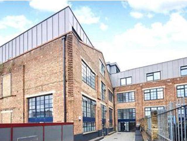 2 Bedrooms Flat for rent in Weld Works Mews, London SW2