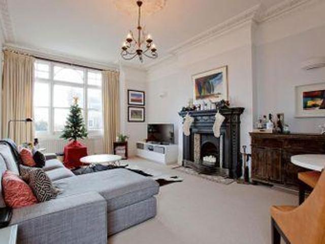 2 Bedrooms Flat for rent in Well Walk, London NW3