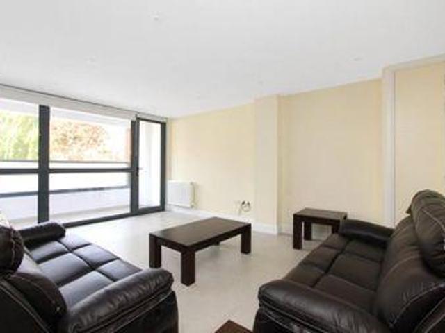 2 Bedrooms Flat for rent in Well Street, Hackney, London E9