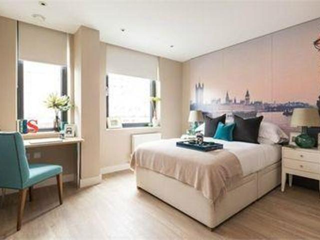 2 Bedrooms Flat for rent in Wellesley Road, Croydon CR0