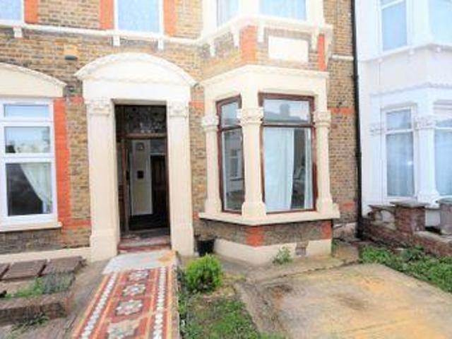 2 Bedrooms Flat for rent in Wellesley Road, Ilford IG1