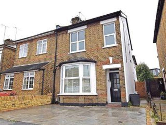 2 Bedrooms Flat for rent in Wellesley Road, London E11