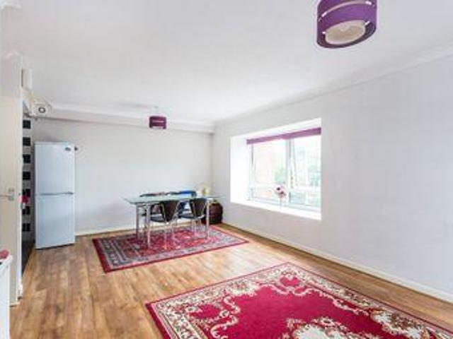 2 Bedrooms Flat for rent in Wellesley Road, London E11