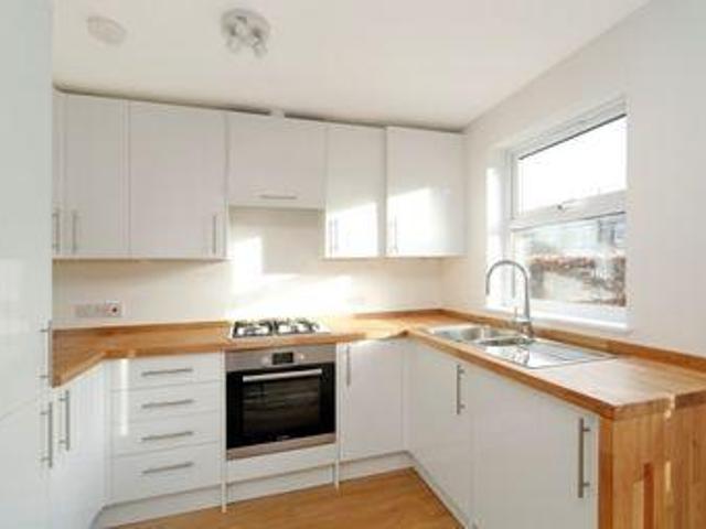 2 Bedrooms Flat for rent in Wellington Court, Chiswick W12