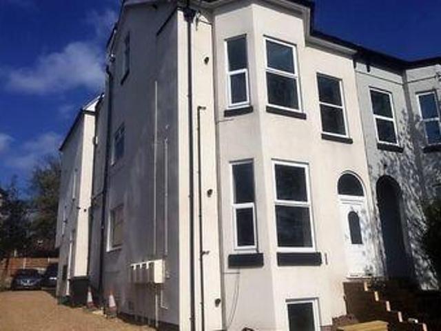 2 Bedrooms Flat for rent in Wellington Road, Eccles, Manchester M30