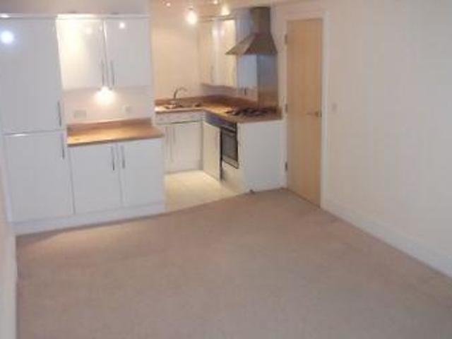 2 Bedrooms Flat for rent in Wellington Road, Eccles, Manchester M30