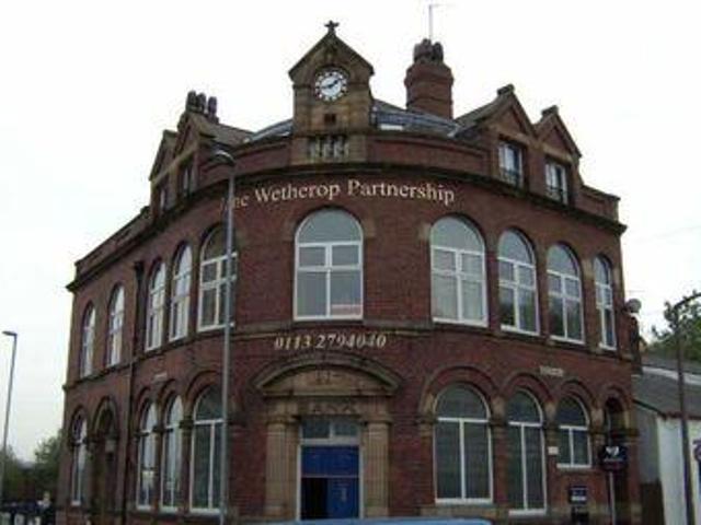 2 Bedrooms Flat for rent in Wellington Road, Lower Wortley, Leeds LS12