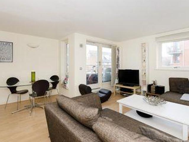 2 Bedrooms Flat for rent in Wellington Square, Islington, London N1