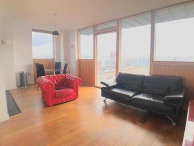 2 Bedrooms Flat for rent in Wellington Street, Leeds LS1