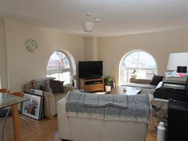 2 Bedrooms Flat for rent in Wellington Street, Leeds LS1