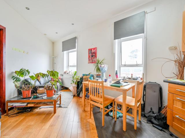2 Bedrooms Flat for Rent in Wells House Road | Foxtons
