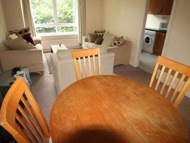 2 Bedrooms Flat for rent in Welton Court, Leeds LS6