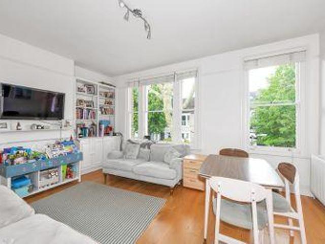 2 Bedrooms Flat for rent in Wendell Road, London W12