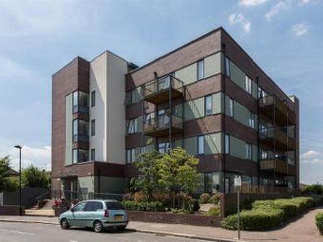 2 Bedrooms Flat for rent in Wenlock House, Eaton Road, Enfield EN1