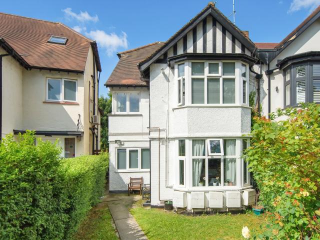 2 Bedrooms Flat for Rent in Wentworth Road | Foxtons