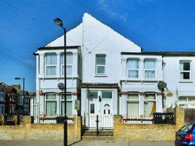 2 Bedrooms Flat for rent in Werndee Road, Norwood SE25