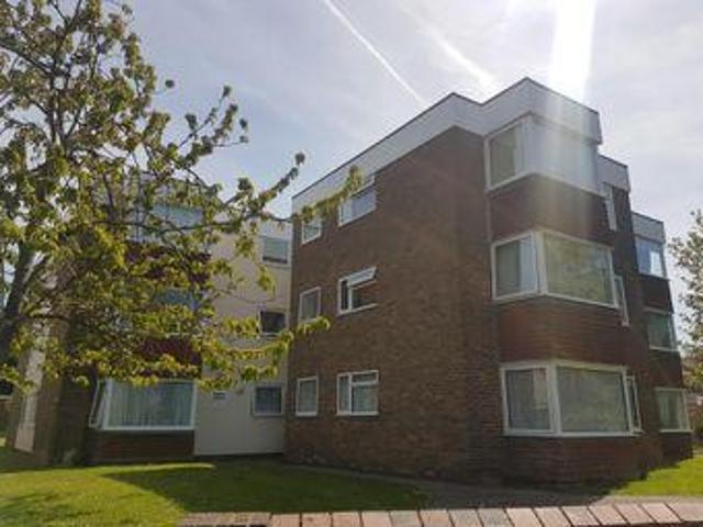 2 Bedrooms Flat for rent in West Avenue, Worthing BN11