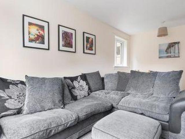 2 Bedrooms Flat for rent in West Court, Ravelston House Park, Edinburgh EH4