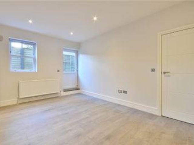 2 Bedrooms Flat for rent in West End Lane, West Hampstead NW6