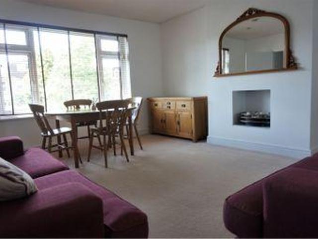 2 Bedrooms Flat for rent in West Grove, Woodford Green IG8