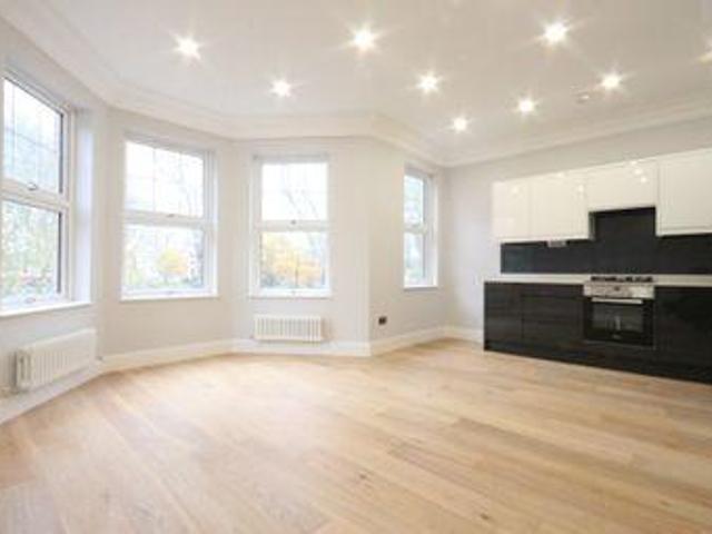 2 Bedrooms Flat for rent in West Green Road, London N15