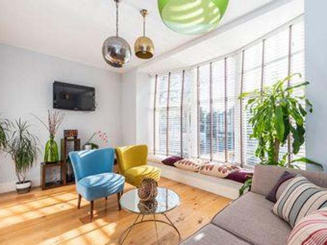 2 Bedrooms Flat for rent in West Hill, London SW15
