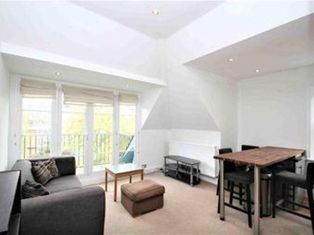 2 Bedrooms Flat for rent in West Hill, London SW15