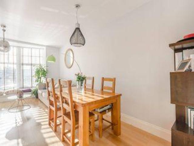 2 Bedrooms Flat for rent in West Hill, West Hill SW15