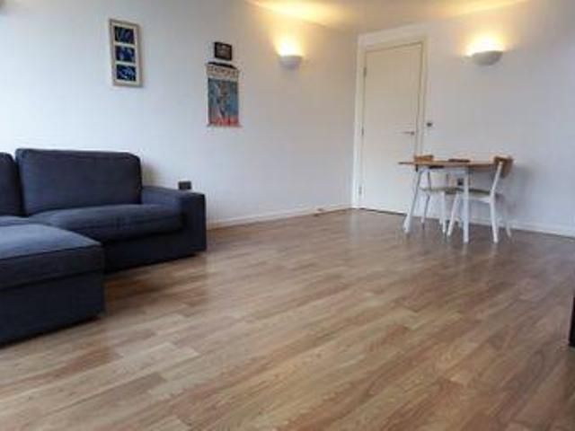 2 Bedrooms Flat for rent in West Point, Wellington Street, Leeds, West Yorkshire LS1