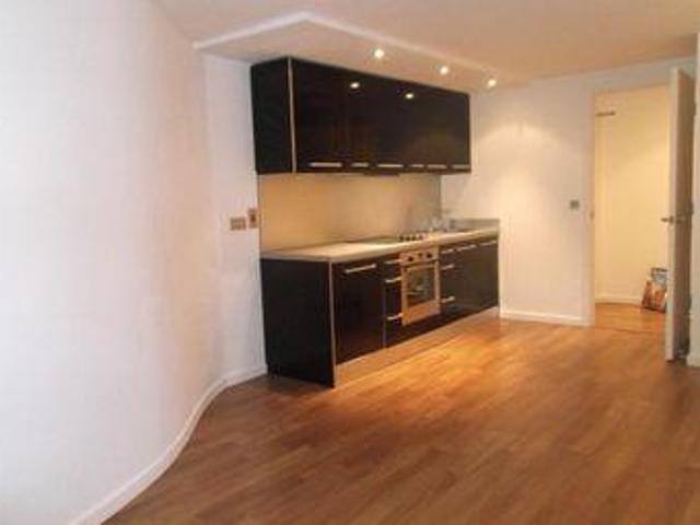 2 Bedrooms Flat for rent in West Point, Wellington Street, Leeds LS1