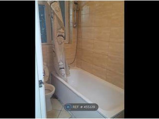 2 Bedrooms Flat for rent in Westbury Court, London N22