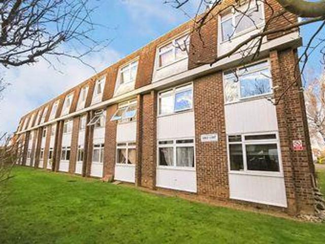 2 Bedrooms Flat for rent in Westbury Road, New Malden KT3