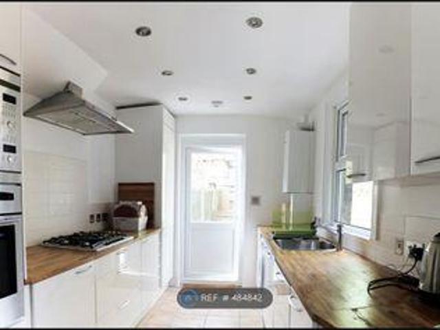 2 Bedrooms Flat for rent in Westbeech Road, London N22