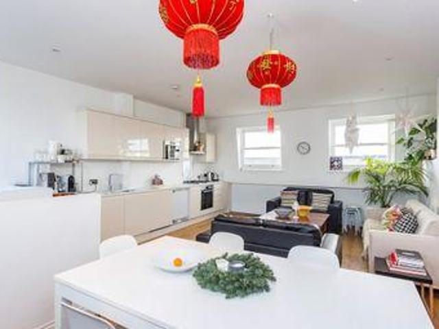 2 Bedrooms Flat for rent in Westbourne Road, London N7