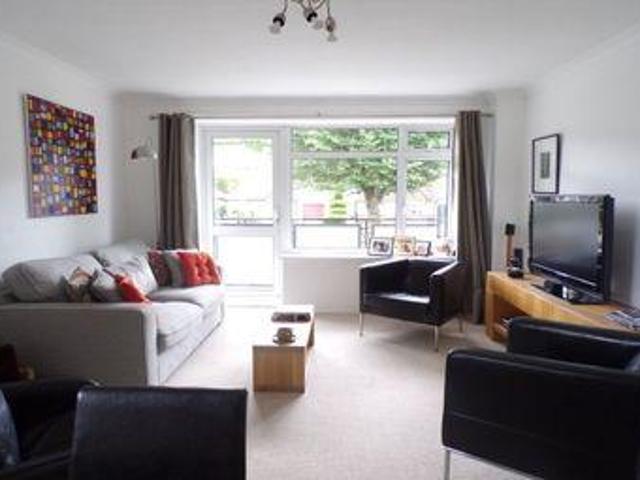 2 Bedrooms Flat for rent in Westbrook, Lustrells Vale, Saltdean, Brighton BN2
