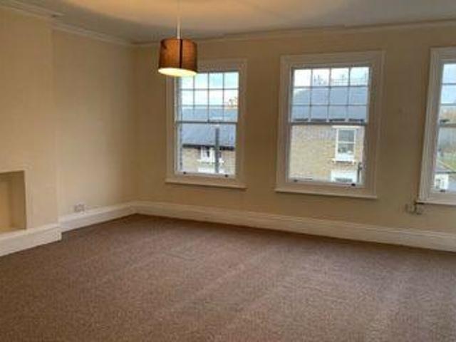 2 Bedrooms Flat for rent in Westcombe Hill, London SE3