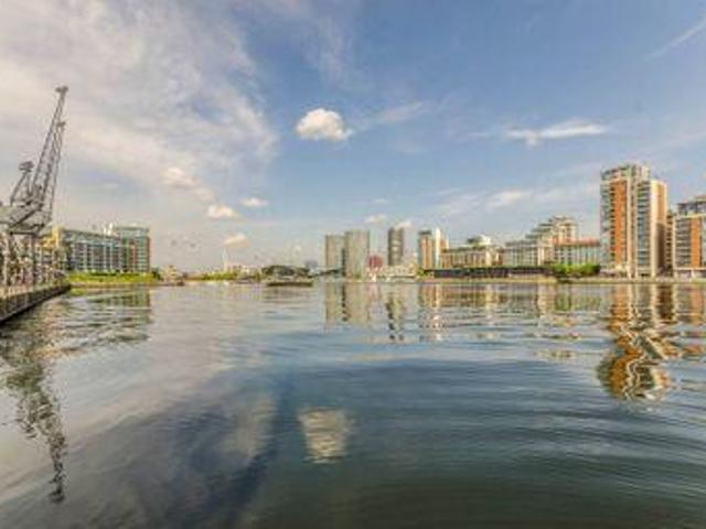 2 Bedrooms Flat for rent in Western Beach Apartments, Royal Docks E16