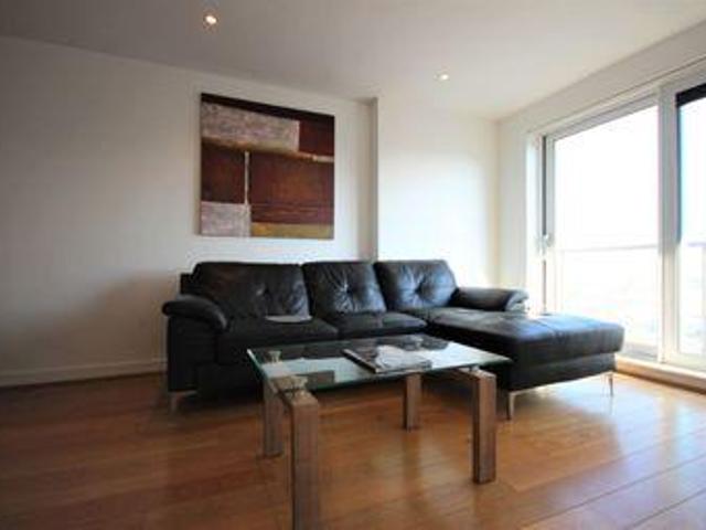 2 Bedrooms Flat for rent in Western Gateway, London E16