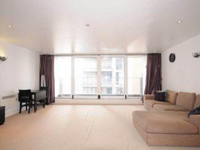 2 Bedrooms Flat for rent in Western Gateway, London E16