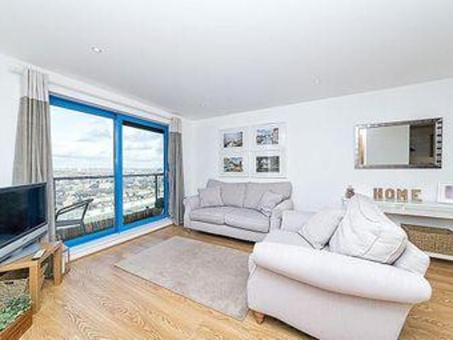 2 Bedrooms Flat for rent in Western Gateway, London E16