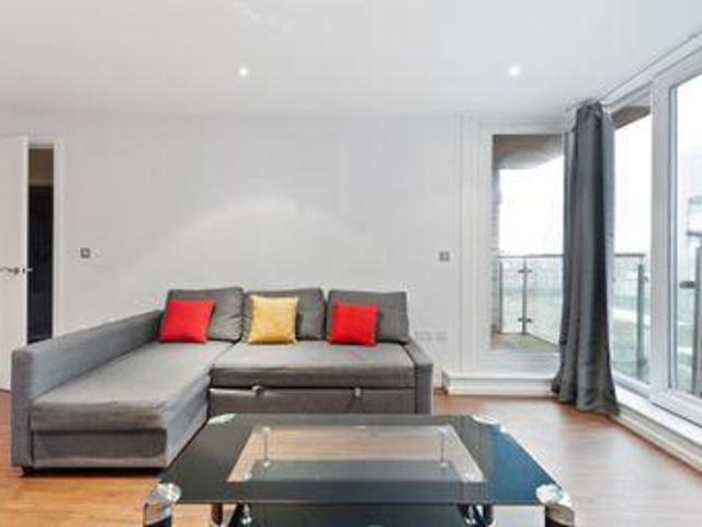 2 Bedrooms Flat for rent in Western Gateway, London E16