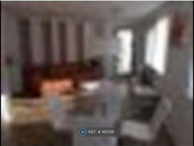 2 Bedrooms Flat for rent in Western Gateway, London E16